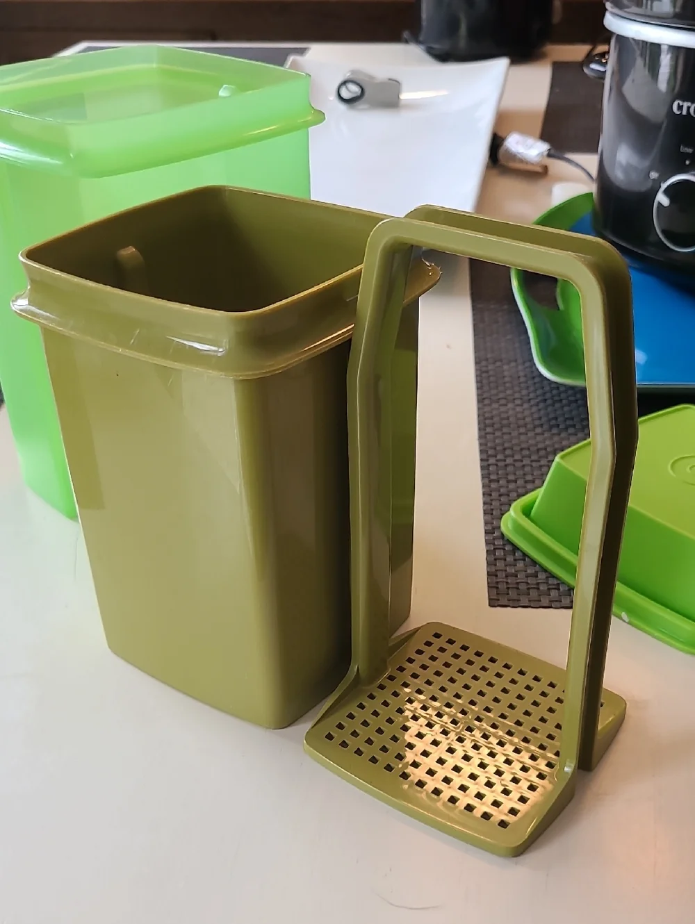 Tupperware | Kitchen | Tupperware Purple And Green Plastic Food Storage ...